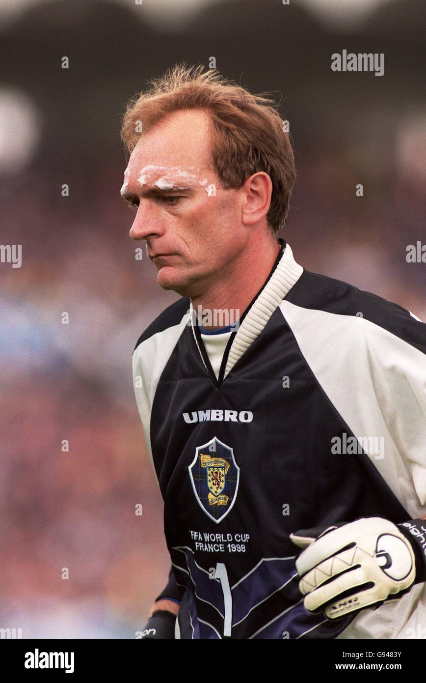 Scotland goalkeeper jim leighton hi-res stock photography and images ...