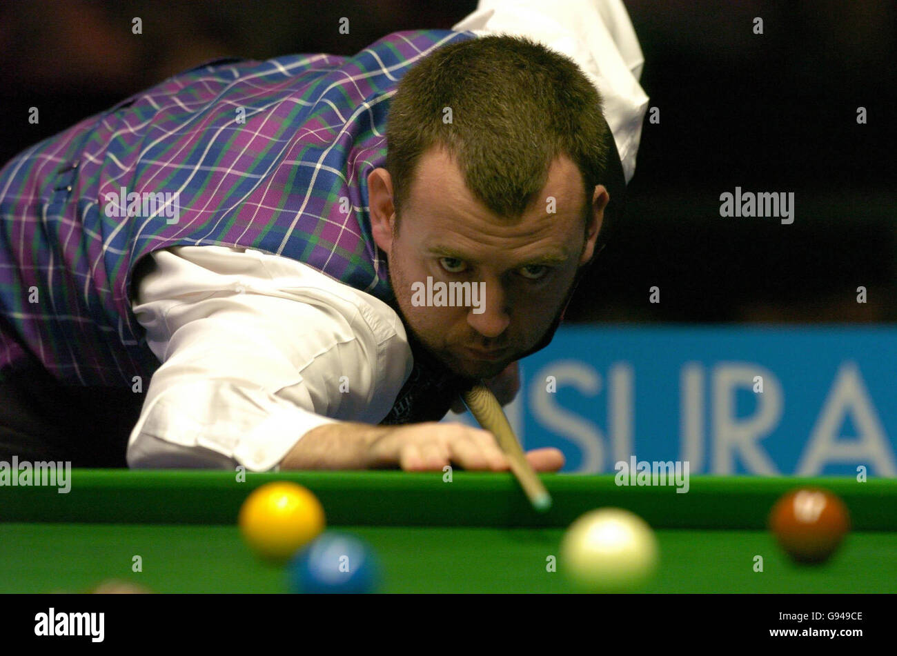 Snooker action mark williams paul hunter hi-res stock photography and ...