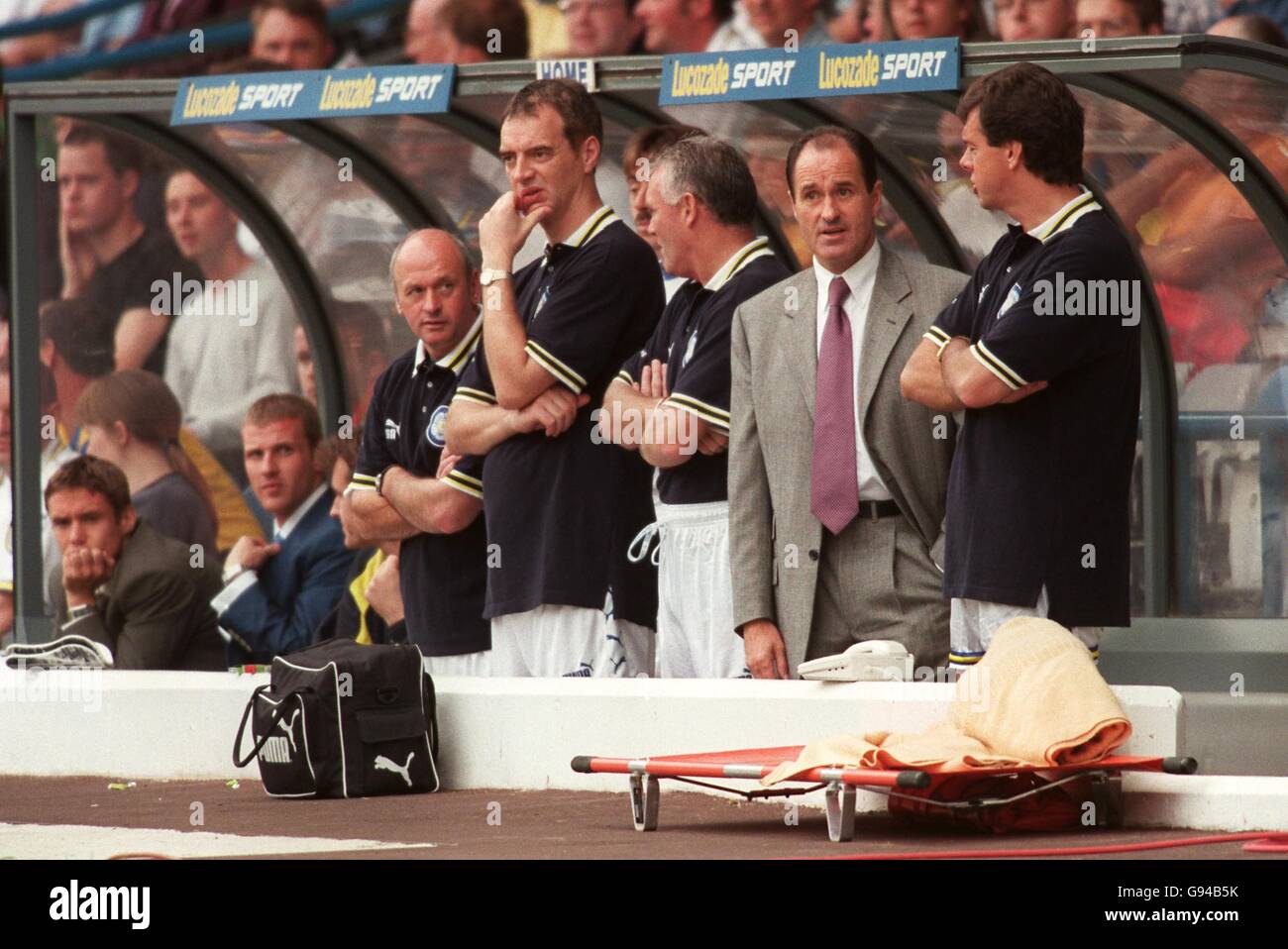 Leeds United manager George Graham (second right) on the bench Stock ...