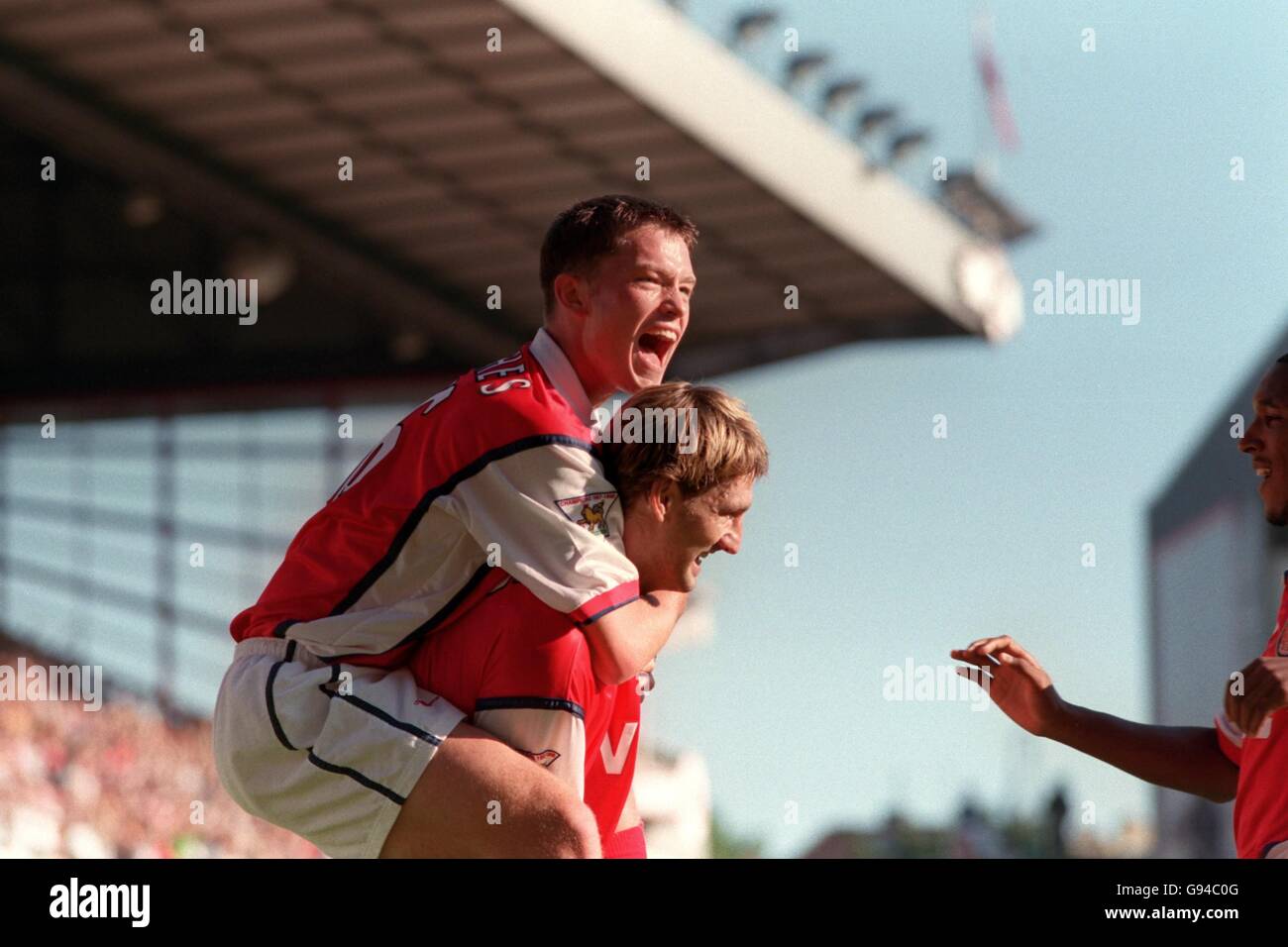 L r tony hughes hi-res stock photography and images - Alamy