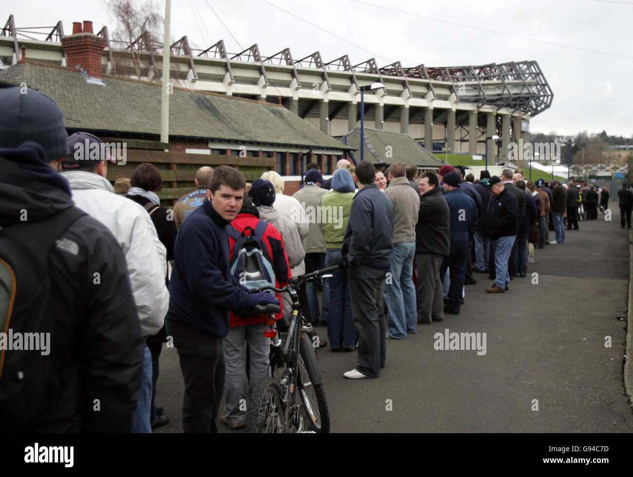 Scotland rugby union fans que for over four hours for RBS 6 Nations ...