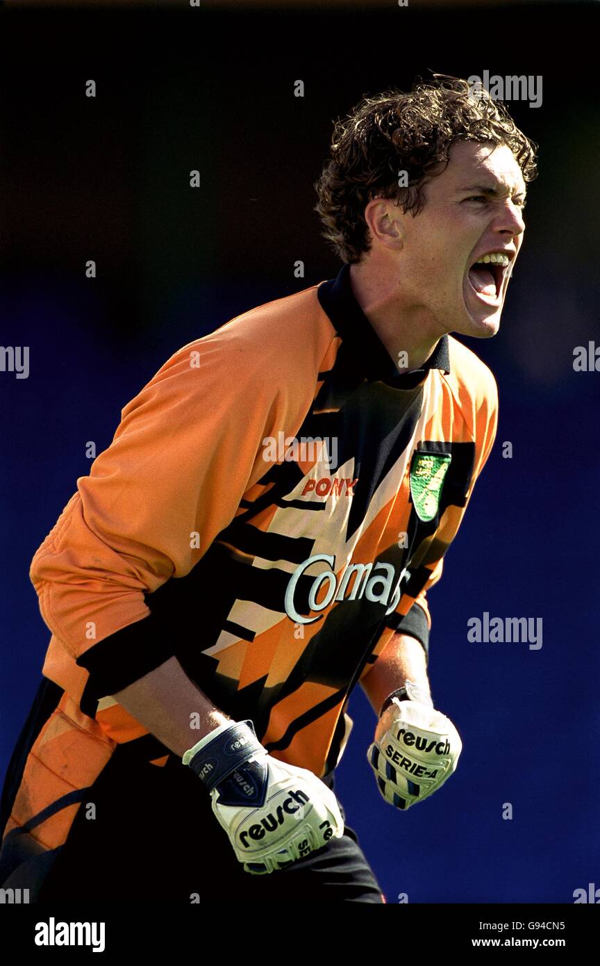 Goalkeeper andy marshall hi-res stock photography and images - Alamy