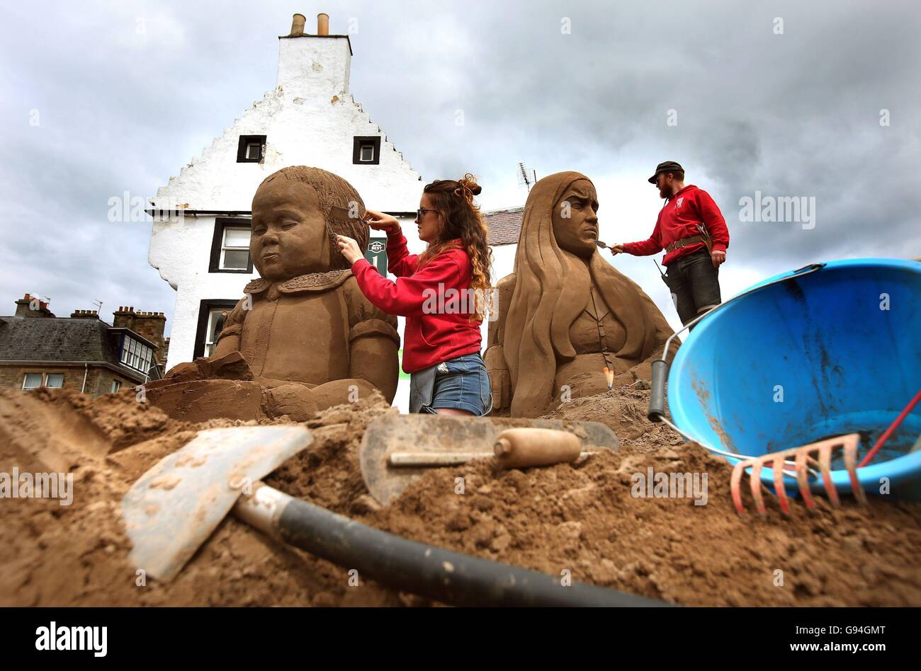 Artists Claire Jamieson and Jamie Wardley put the finishing touches to ...