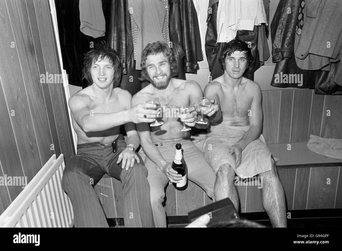 Celebration champagne dressing room football hi-res stock photography ...