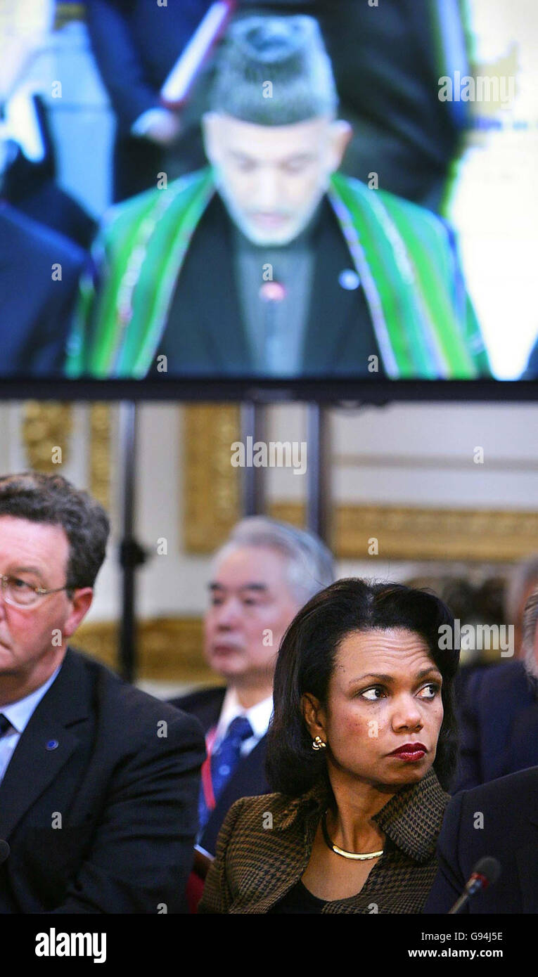 US Secretary of State Condoleezza Rice (C) looks on as Afghan President ...