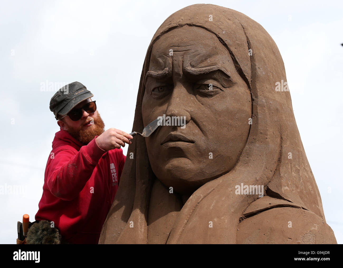 Artist Jamie Wardley puts the finishing touches to a life size sand ...