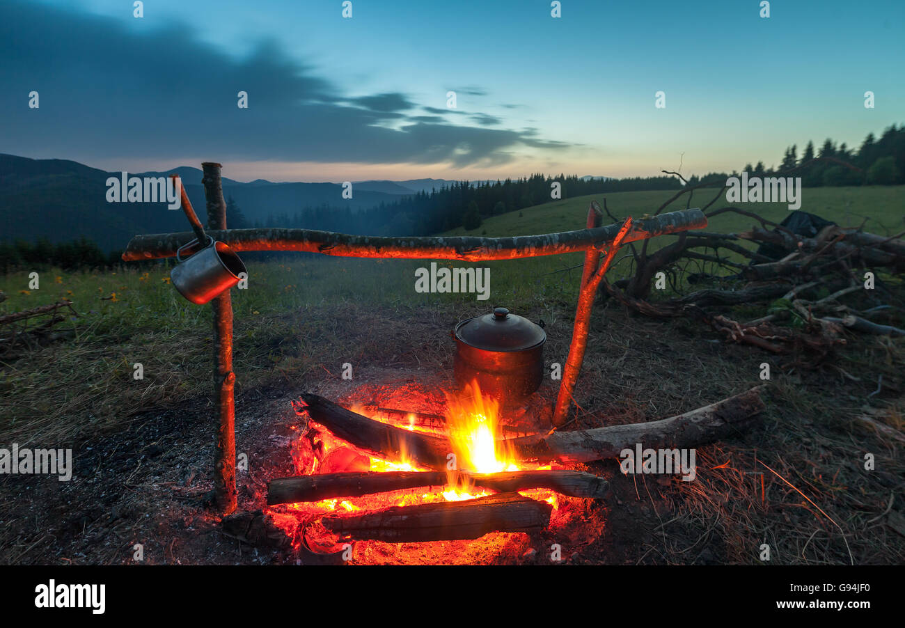 Outdoor bonfire illustration hi-res stock photography and images - Alamy