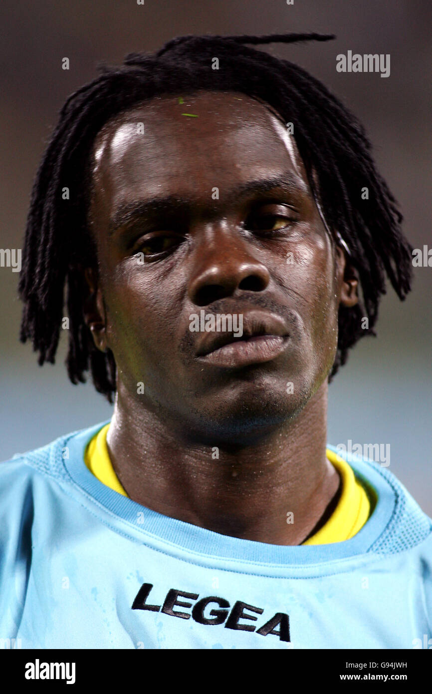 Zimbabwe goalkeeper hi-res stock photography and images - Alamy