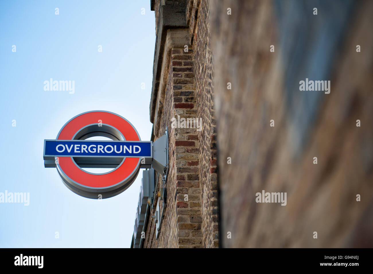 London underground overground sign hi-res stock photography and images ...
