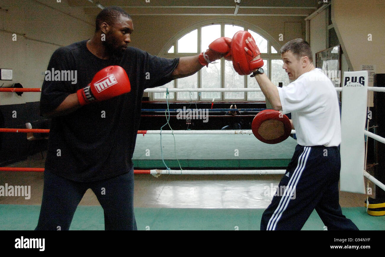 BOXING Williams : Great Britain's Danny Williams (L) with his trainer ...