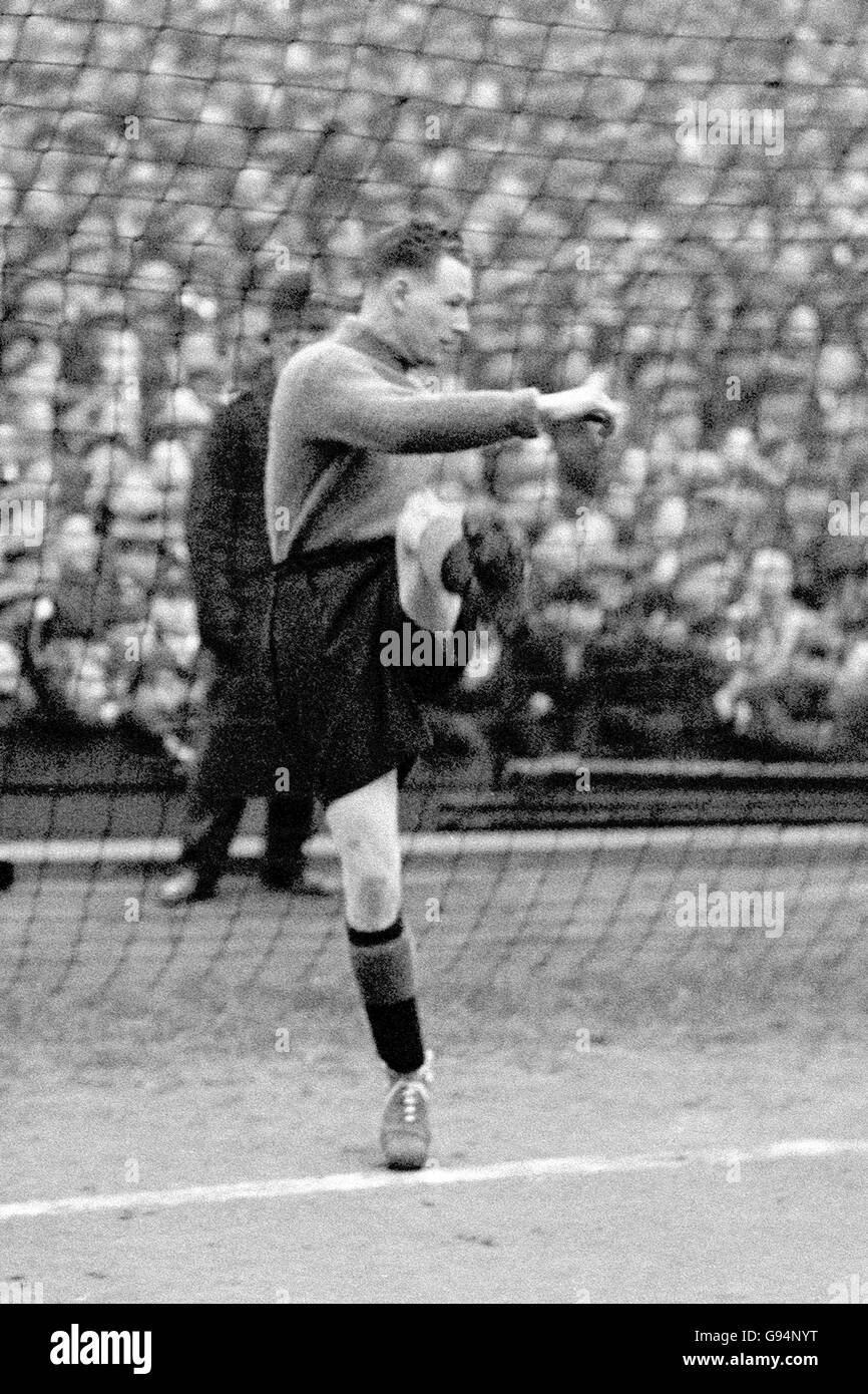 Highbury football black and white hi-res stock photography and images ...