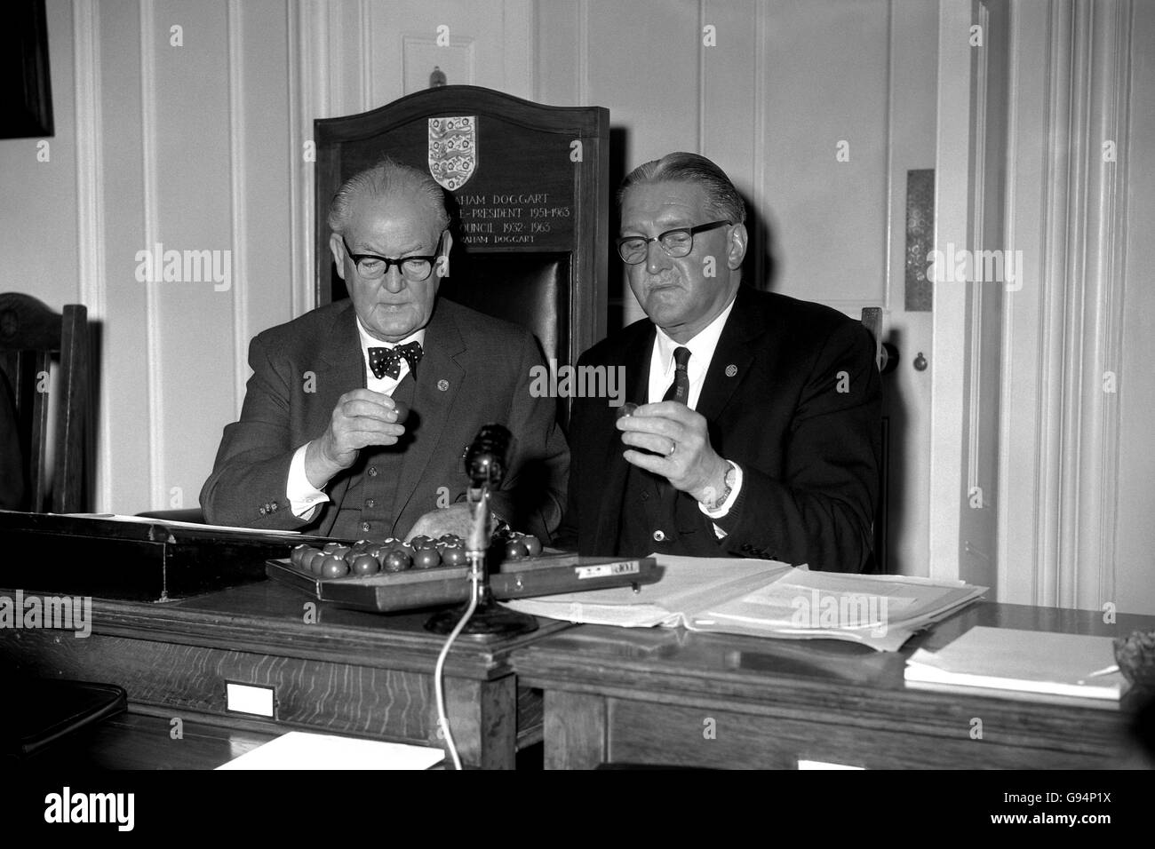 English fa headquarters hi-res stock photography and images - Alamy