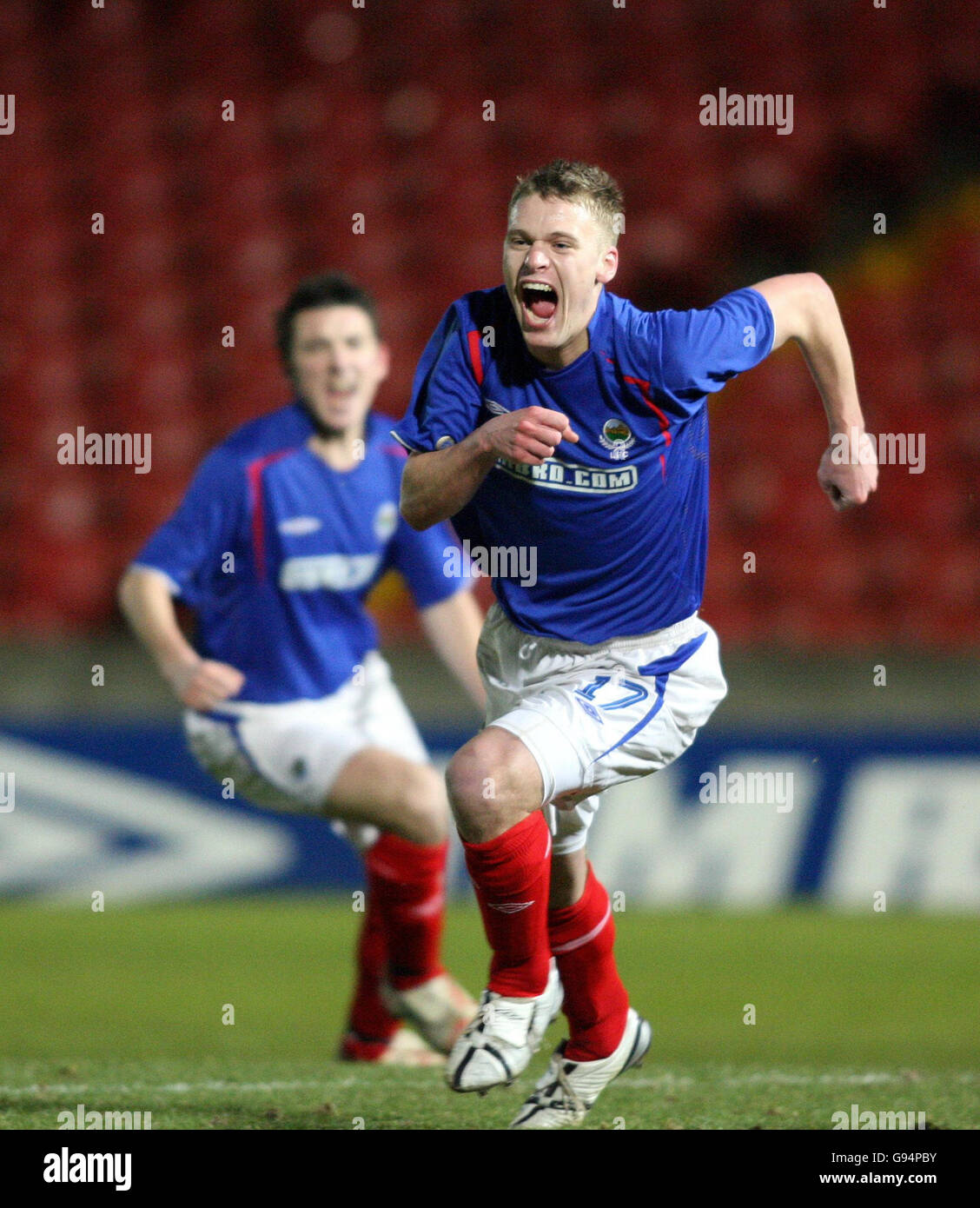 Linfield's Peter Thompson celebrates after scoring against Derry City ...