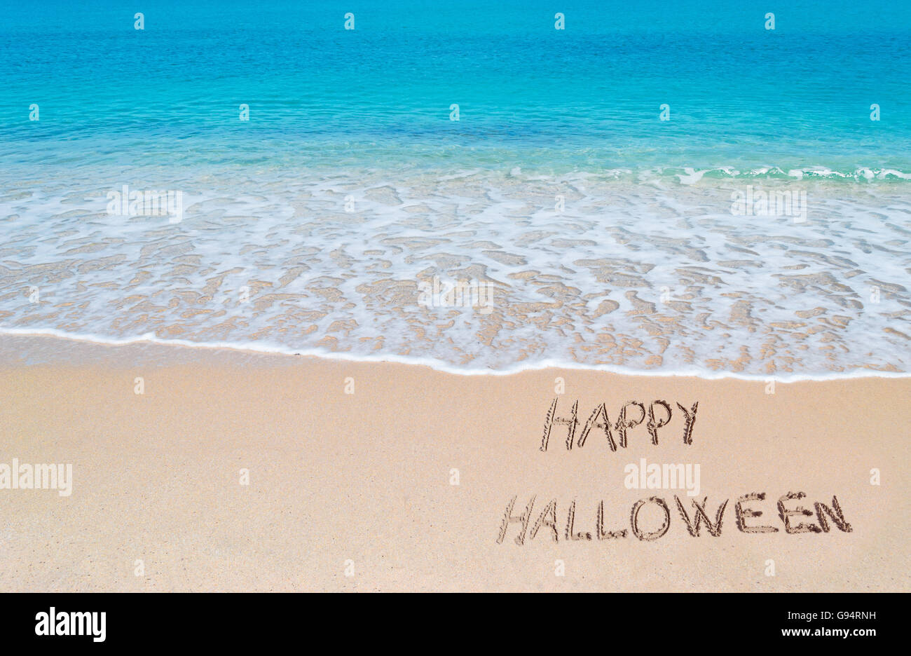 "happy halloween" written on a tropical beach Stock Photo - Alamy