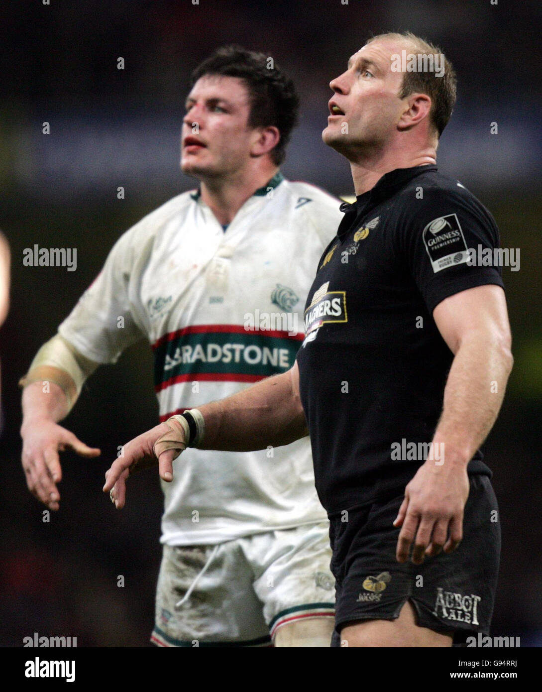 Wasps Lawrence Dallaglio (R) and Leicester's Martin Corry during the ...