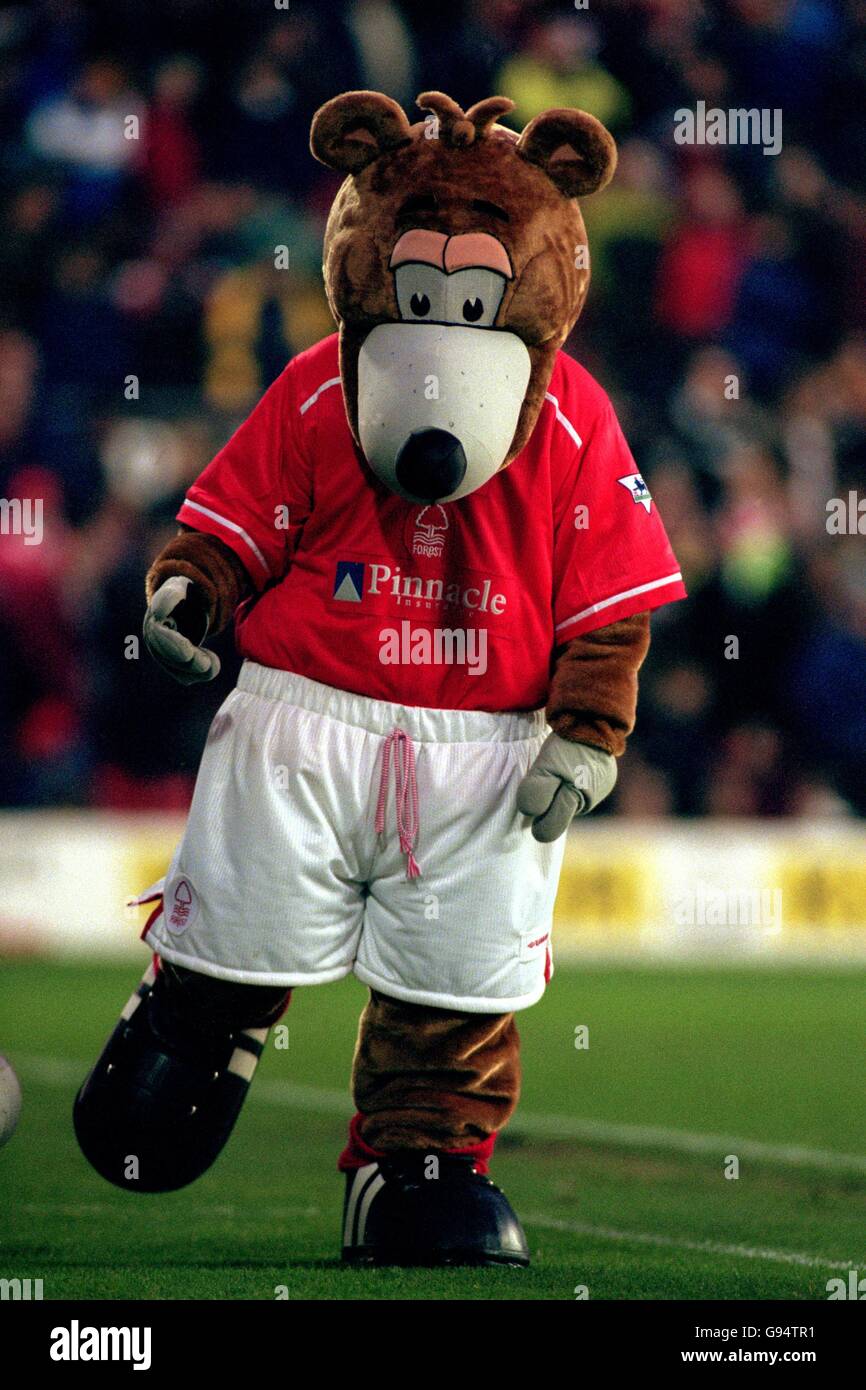 Nottingham forest mascot sherwood the bear hi-res stock photography and ...