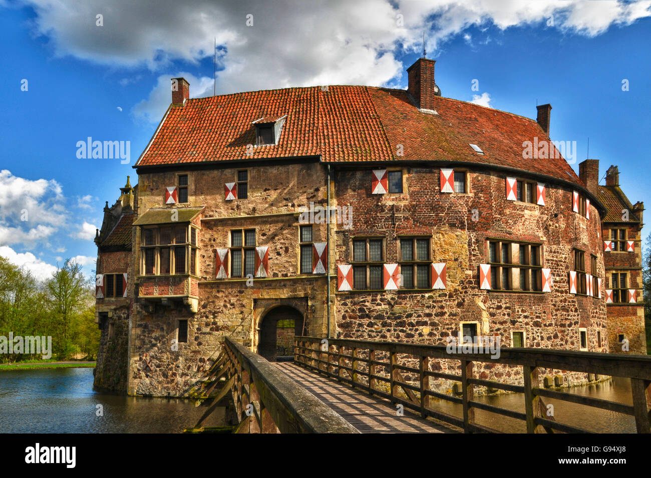 Moated Castle Vischering, Ludinghausen, North Rhine-Westphalia, Germany ...