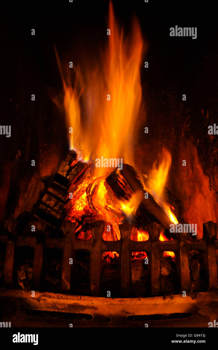 Peat Fire, Ireland / ingel, chimney fire, open fire Stock Photo - Alamy