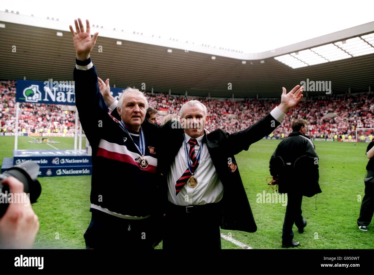 Sunderland manager Peter Reid (right) and coach Bobby Saxton (left ...