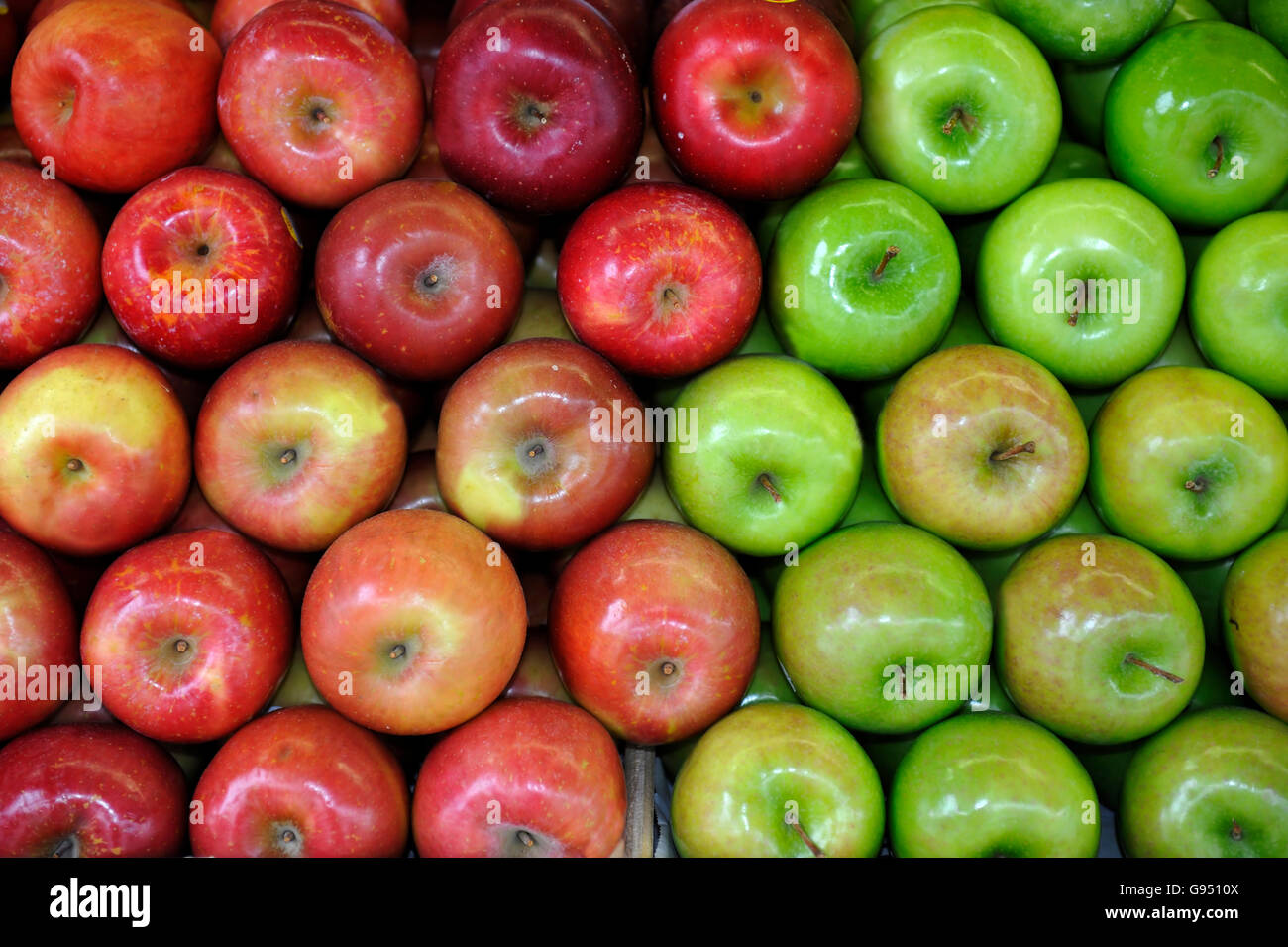 Apples fruits red green hi-res stock photography and images - Alamy