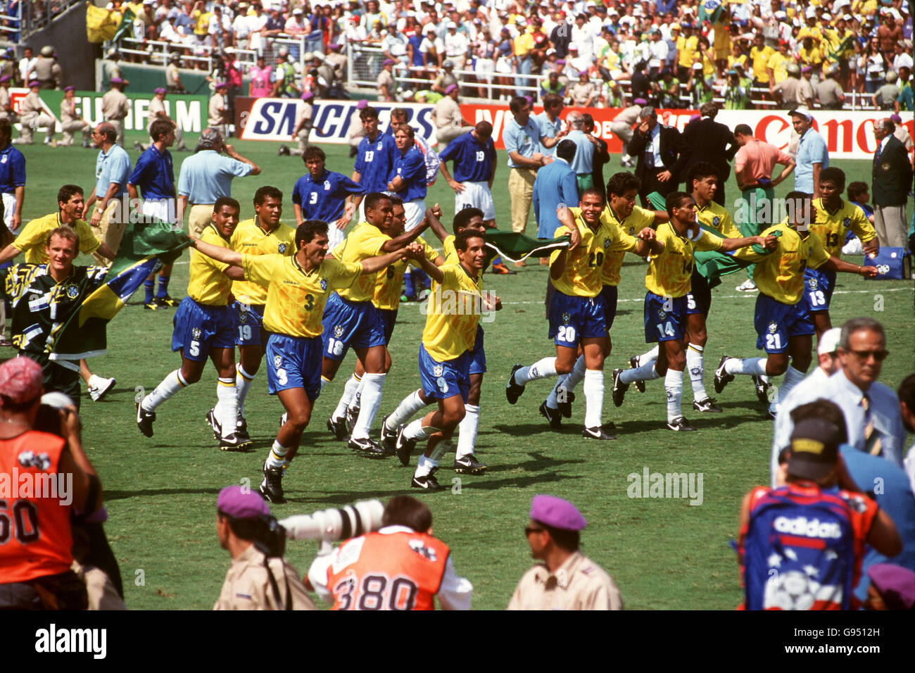 1994 brazilian world cup team hi-res stock photography and images - Alamy