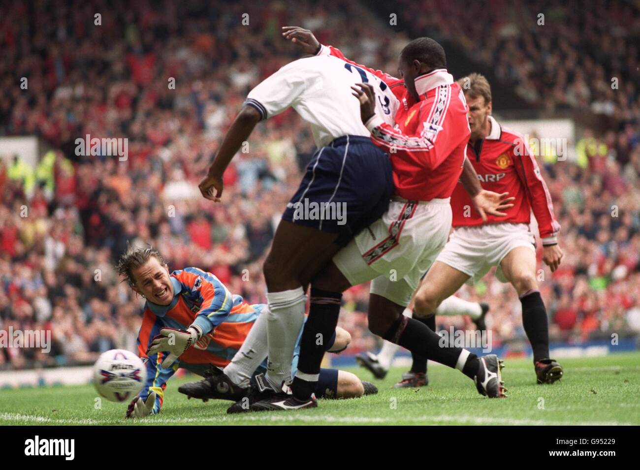 Tottenham hotspurs ian walker hi-res stock photography and images - Alamy
