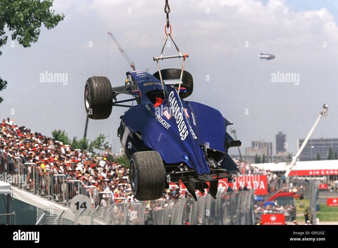 Formula one racing car broken hi-res stock photography and images - Alamy