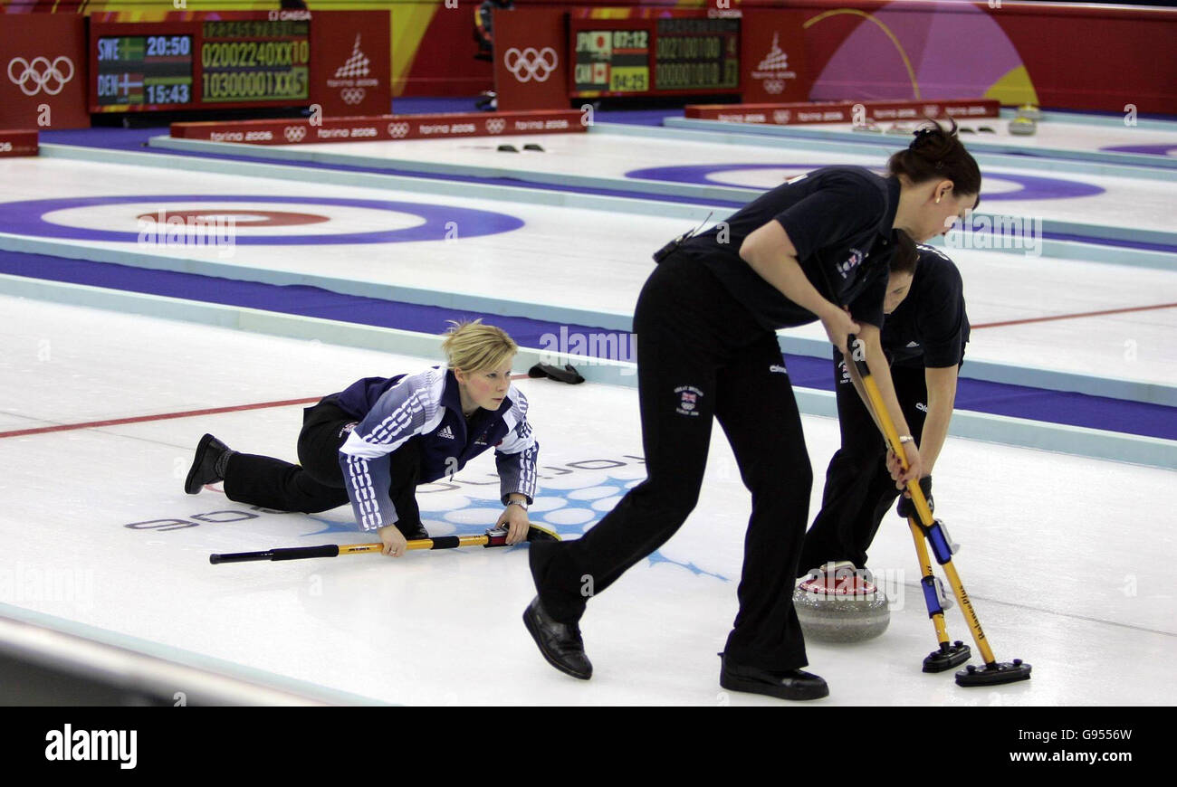 Great Britain's Kelly Wood (L) with Jacqueline Lockhart (C) and Lynn ...