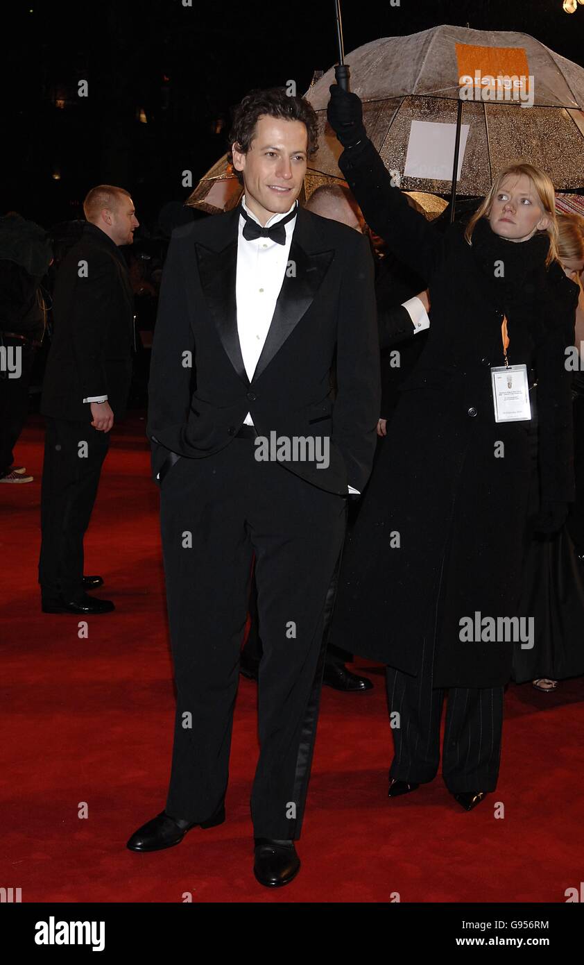 Actor ioan gruffudd arrives hi-res stock photography and images - Alamy