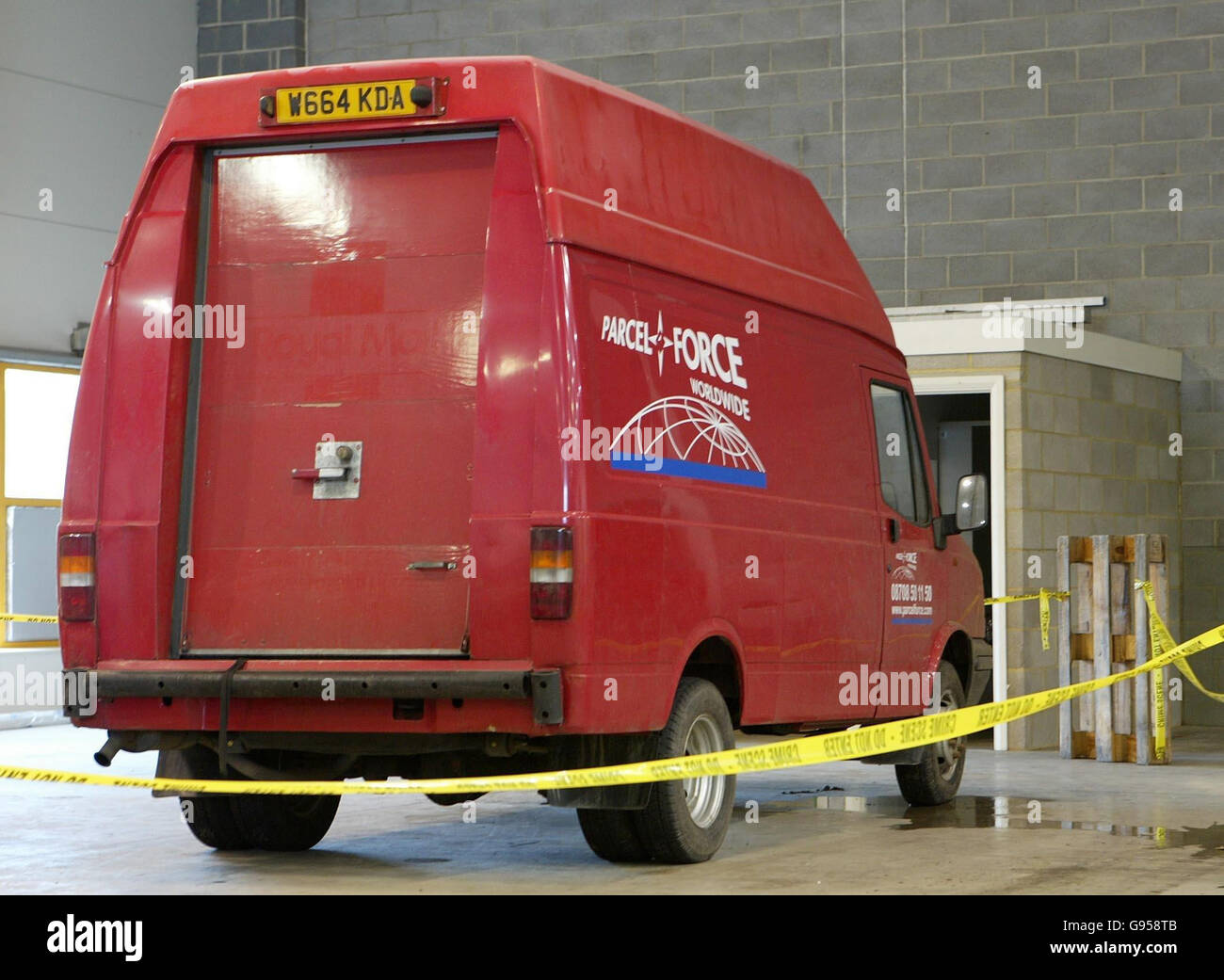 Press pool van hi-res stock photography and images - Alamy