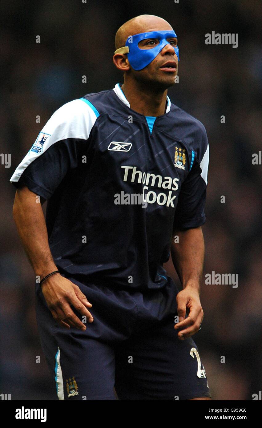 Manchester City's Trevor Sinclair sports a face mask after injuring his ...