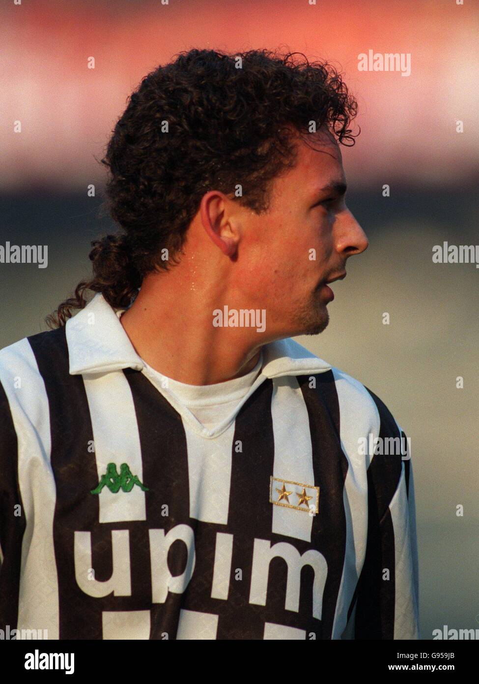 Soccer - Italian Serie A - Juventus v Roma. Roberto Baggio, Juventus ...