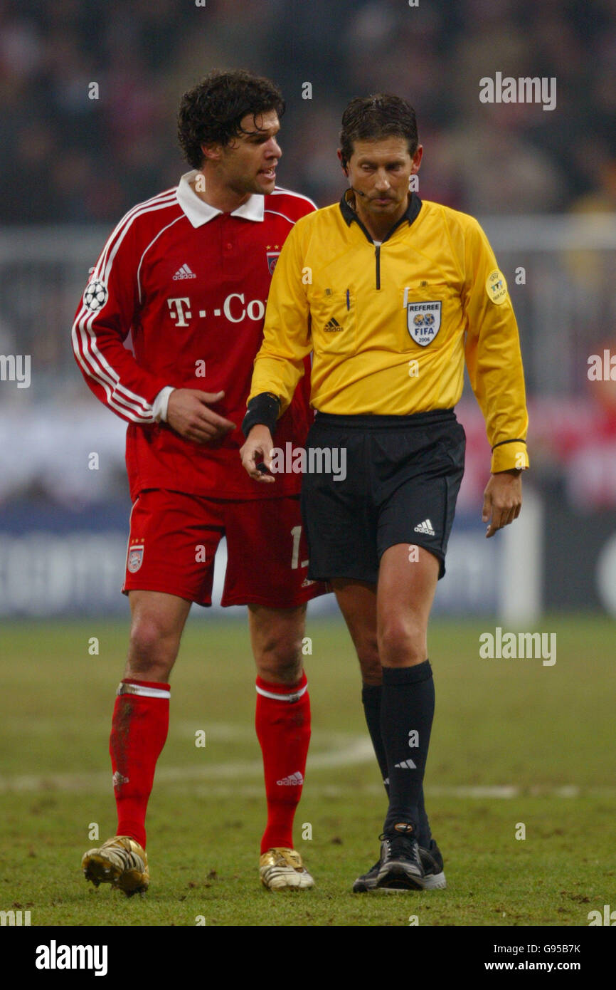 Bayern munichs michael ballack has words frank de bleeckere hi-res ...