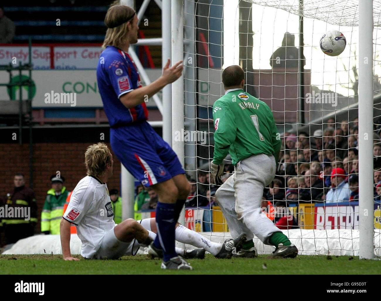 Leeds United's Rob Hulse (L) scores the second goal against Crystal ...