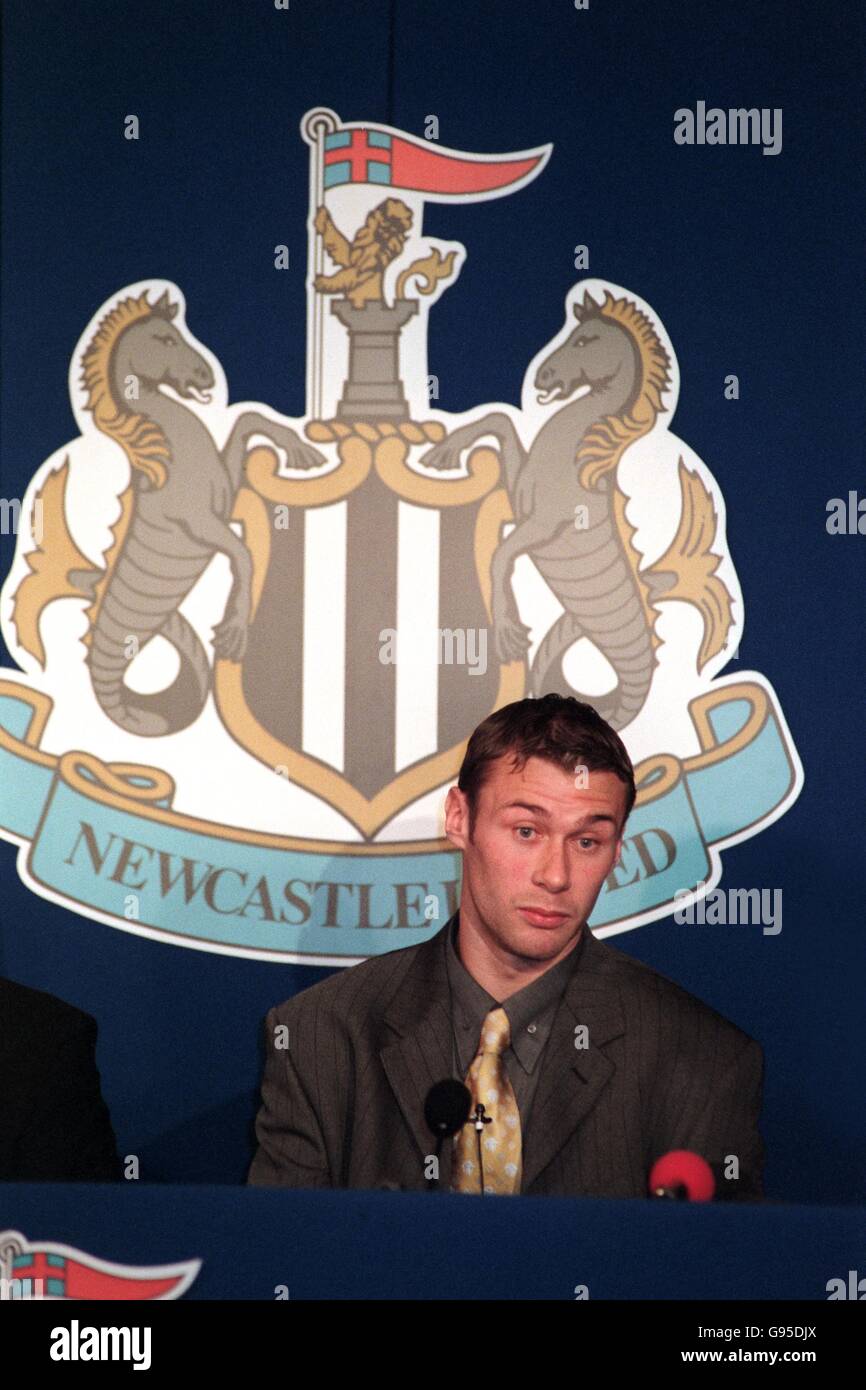 Soccer - FA Carling Premiership - Duncan Ferguson signs for Newcastle ...