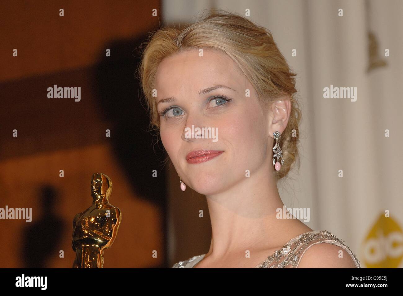 Reese Witherspoon with the Award for Best Actress in a Leading Role for ...