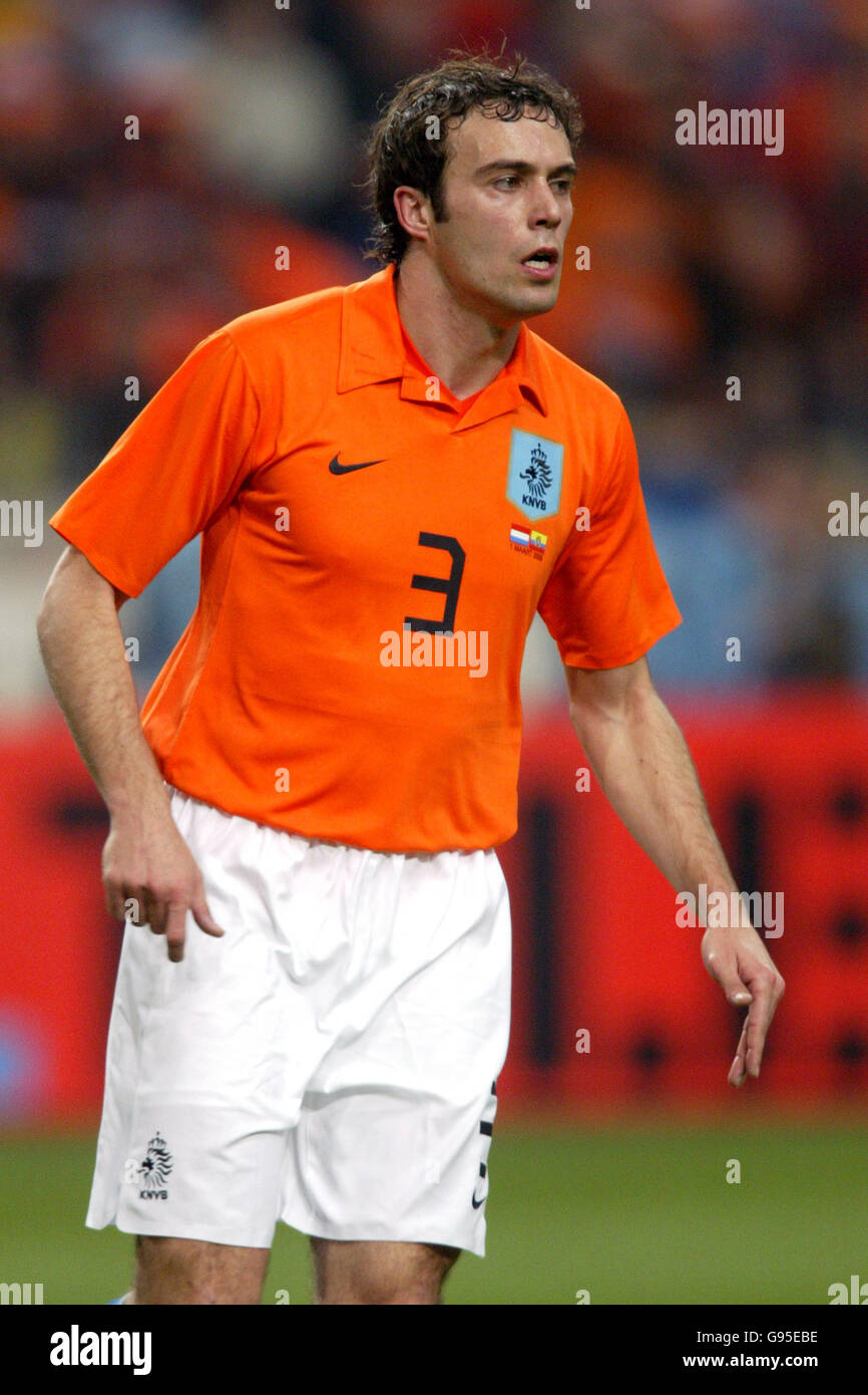 Holland v ecuador hi-res stock photography and images - Alamy