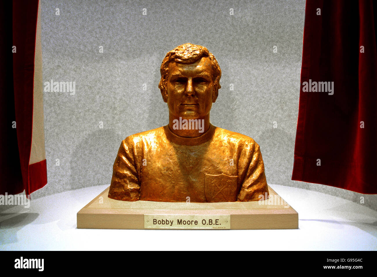 Bobby moore memorial match upton park hi-res stock photography and ...