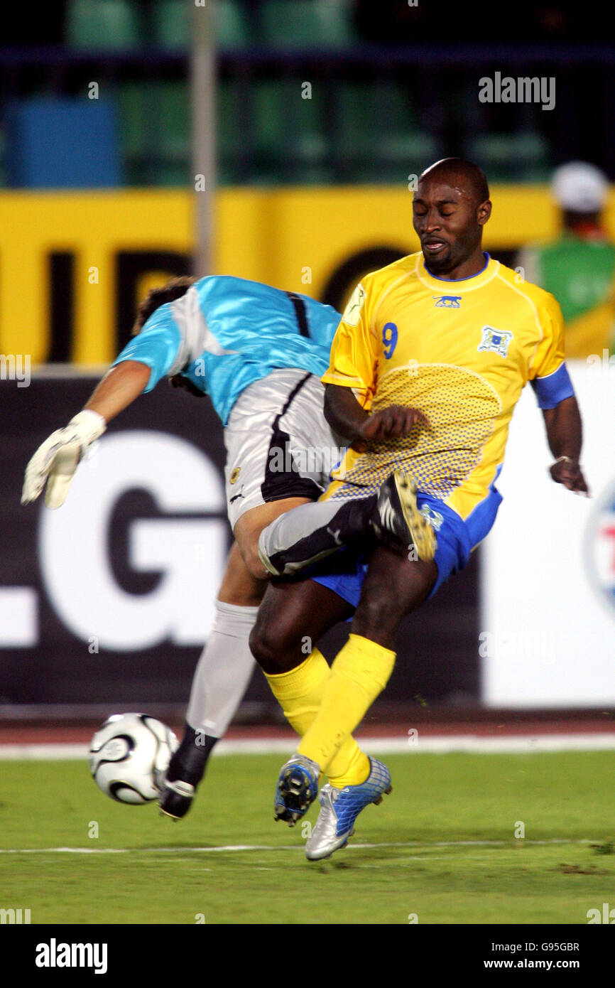 Dr congo goalkeeper hi-res stock photography and images - Alamy