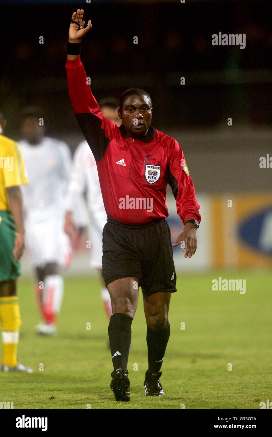 South african referee hi-res stock photography and images - Alamy