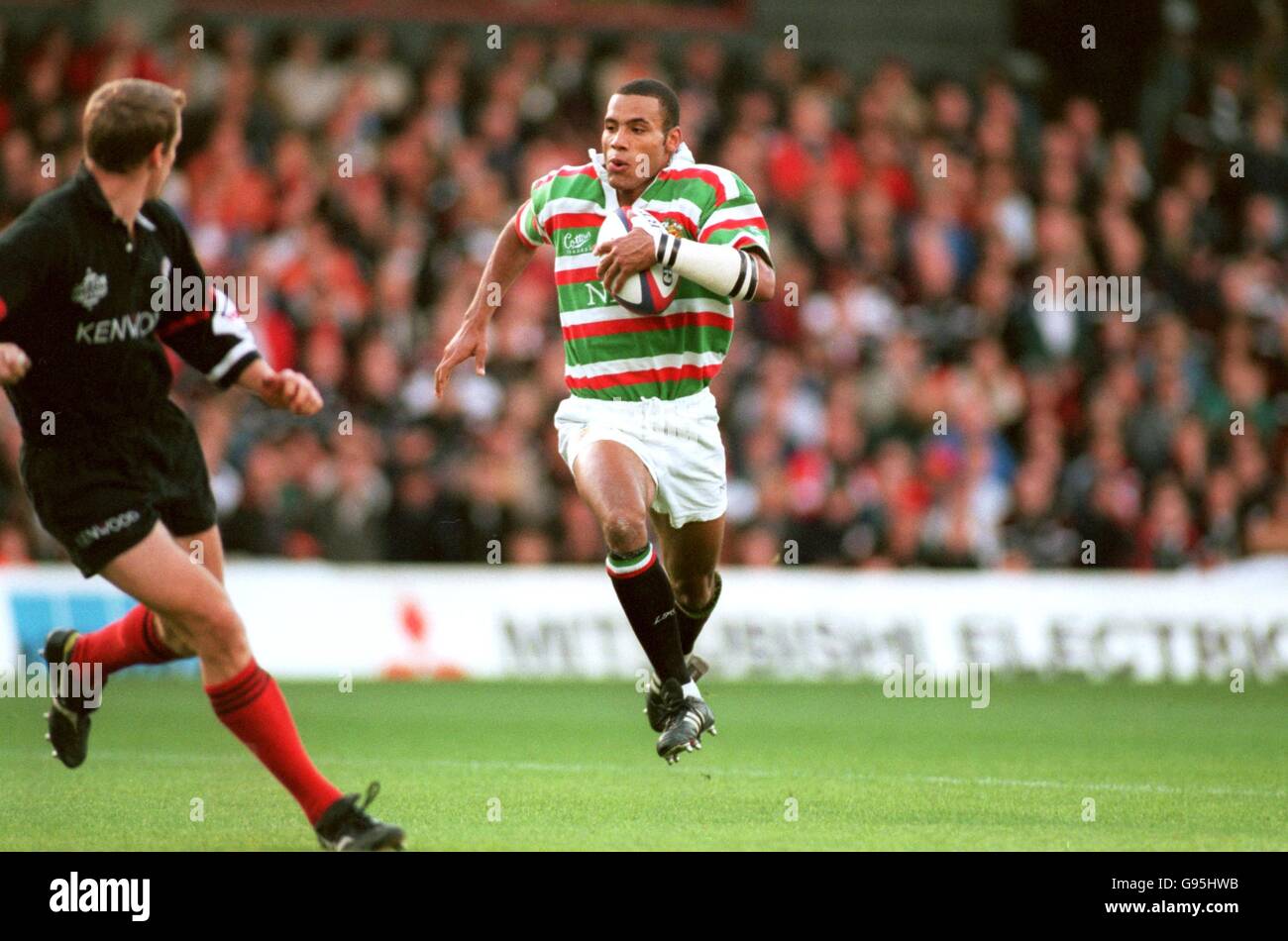 Leon lloyd of leicester runs with the ball hi-res stock photography and ...