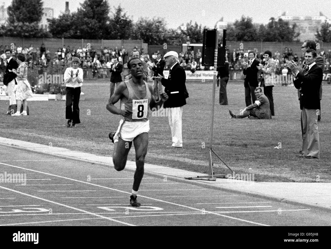 Ethiopian mirus yifter coming home to win the 5000 metres hi-res stock ...