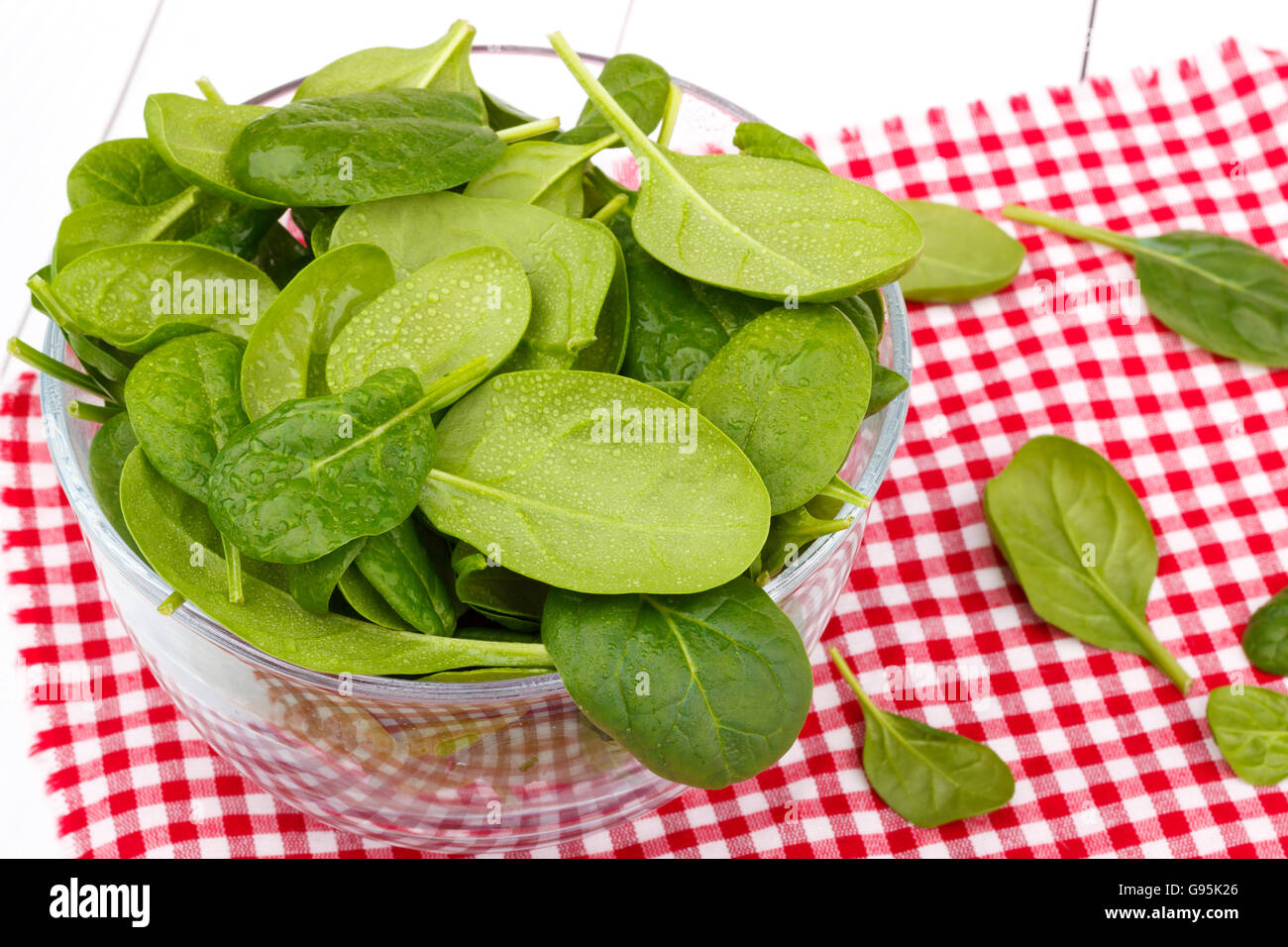 Wet spinach hi-res stock photography and images - Alamy