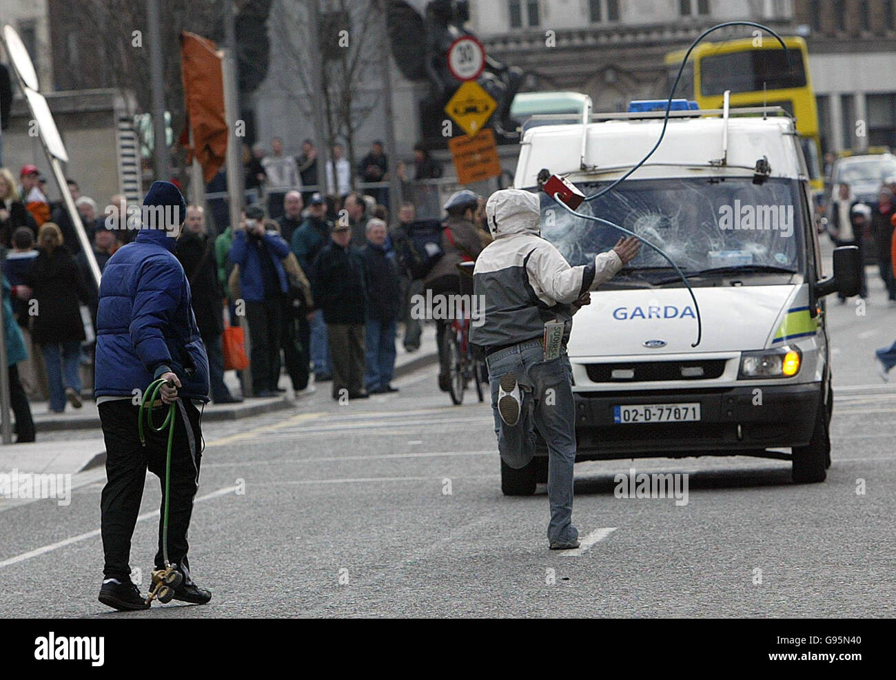 Hundreds of republican demonstrators clash with riot police in central ...