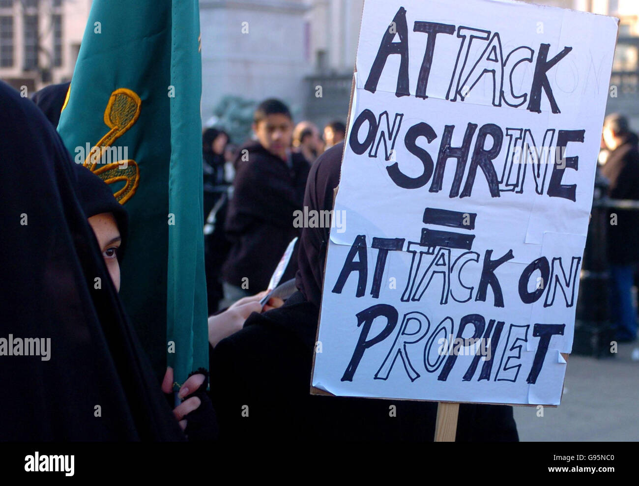 Shia Muslims protest against the destruction of holy Shia sites by ...