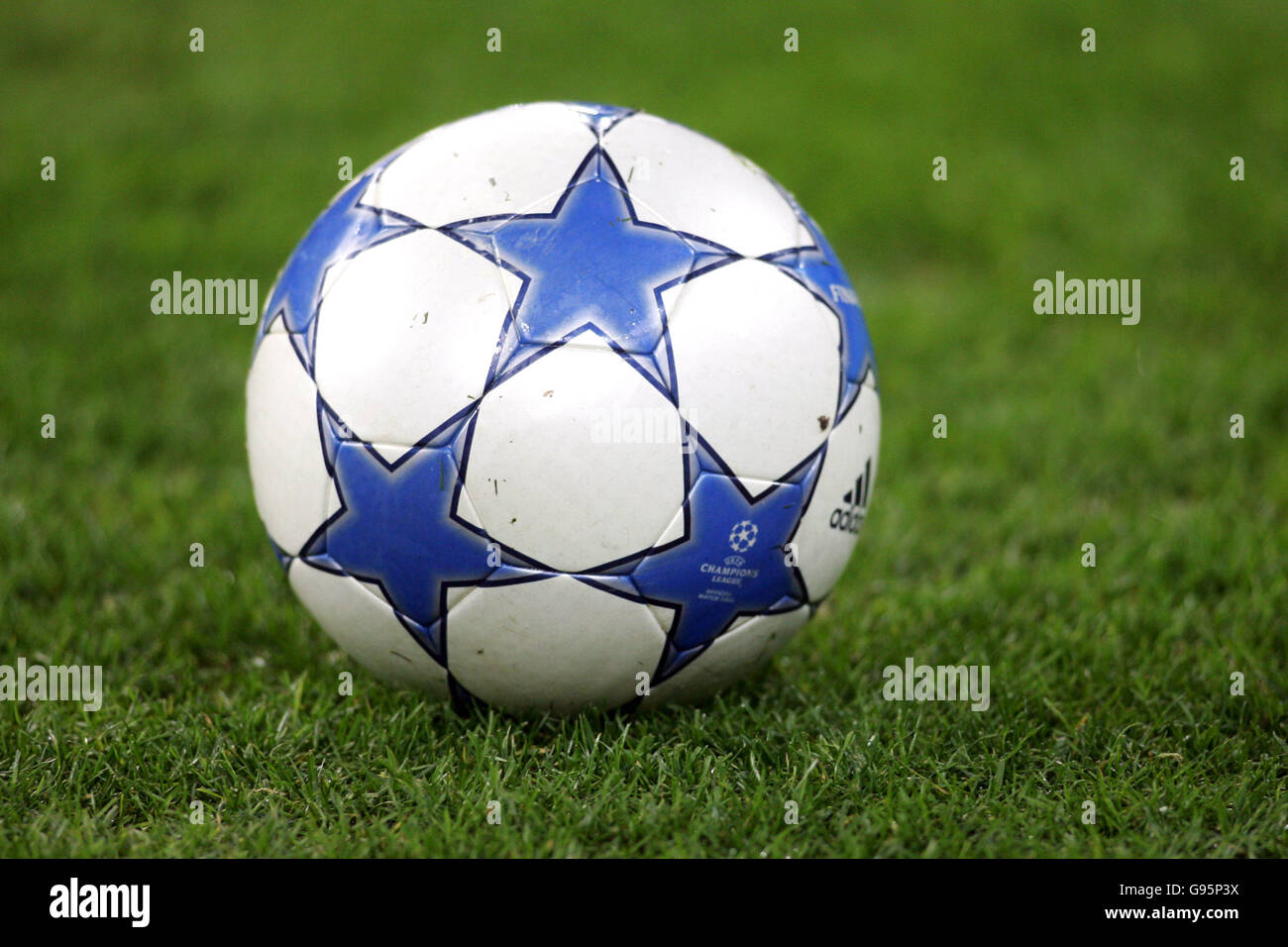Santiago bernabeu official matchball hi-res stock photography and ...