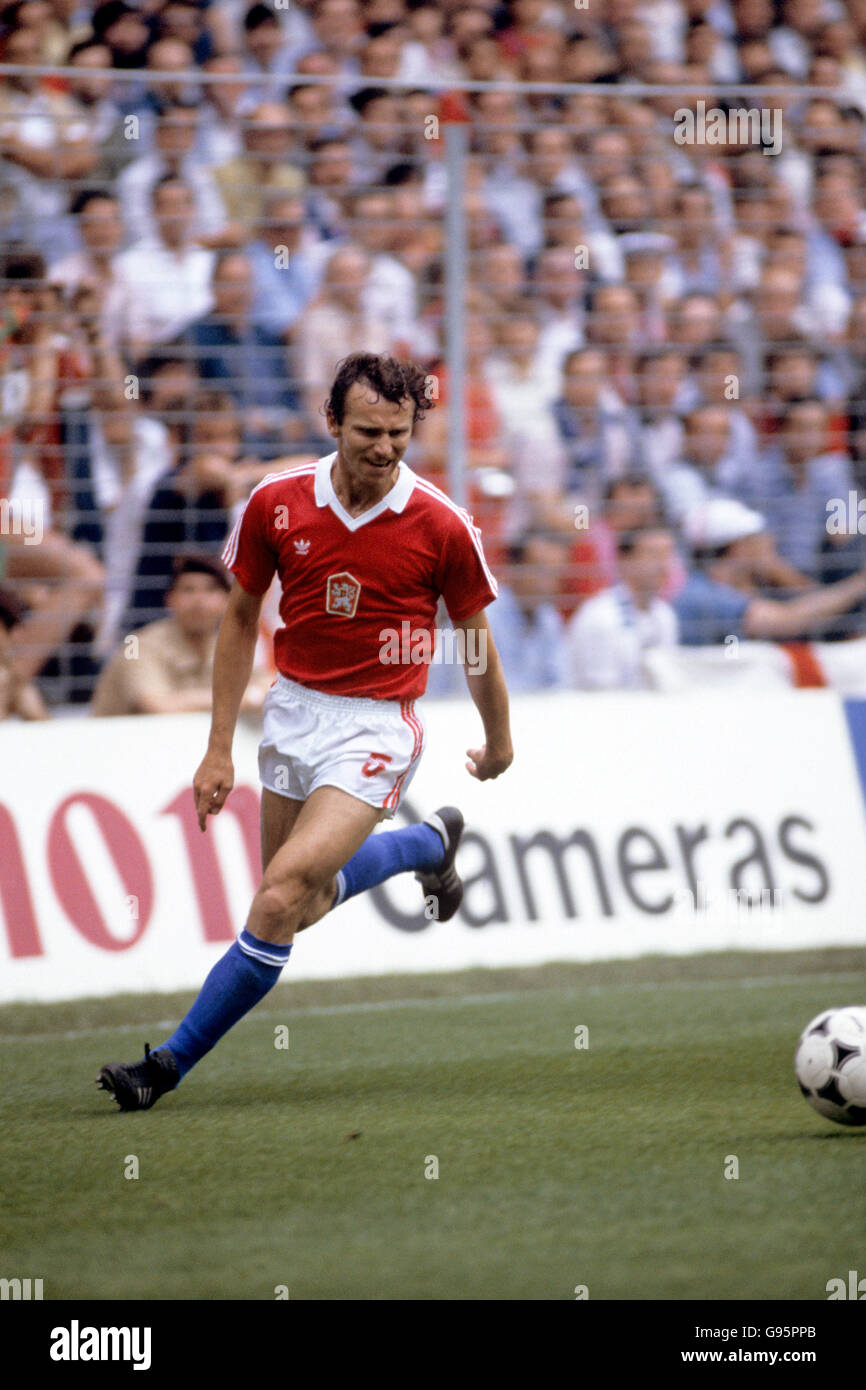 England world cup 1982 hi-res stock photography and images - Alamy