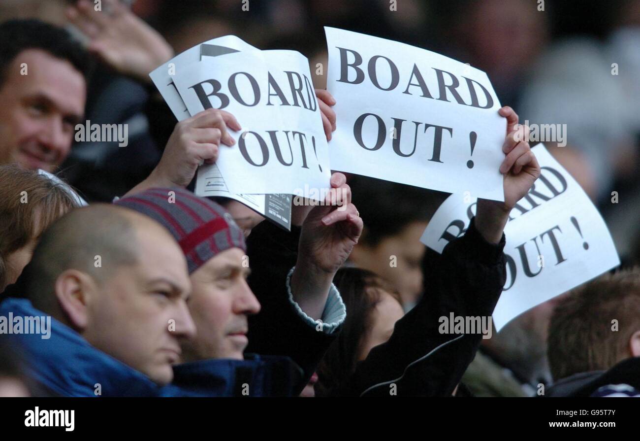 Derby county fans protest hi-res stock photography and images - Alamy