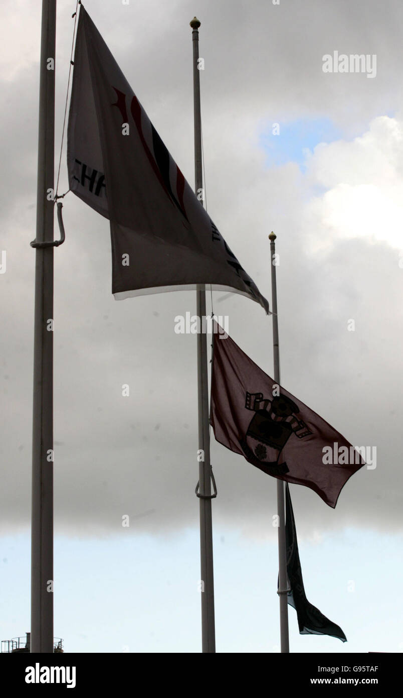 Former chelsea player peter osgood hi-res stock photography and images ...