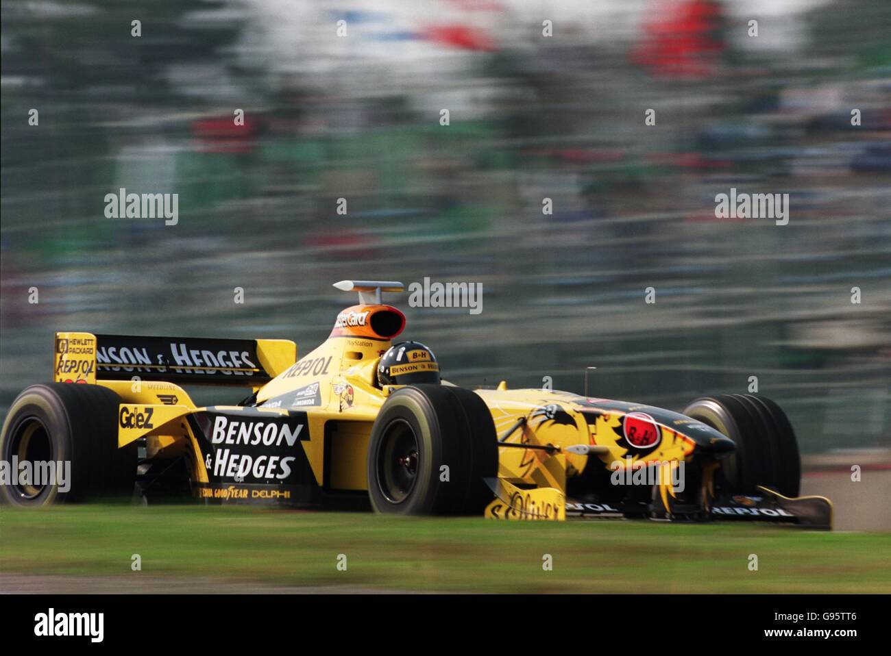 Formula one motor racing japanese grand prix practice hi-res stock ...